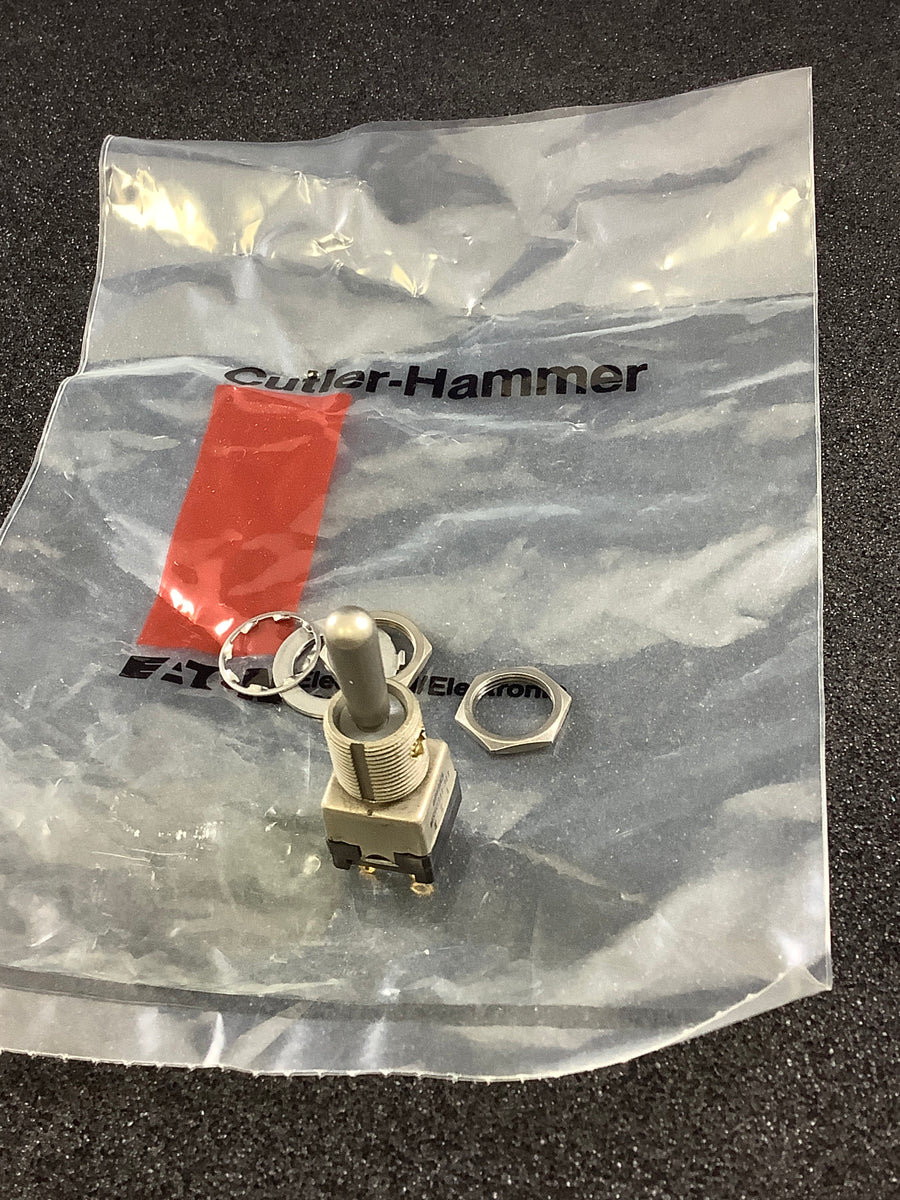 MS90311-311 - Cutler-Hammer - DPDT Toggle switch ON OFF (ON) 8869K3