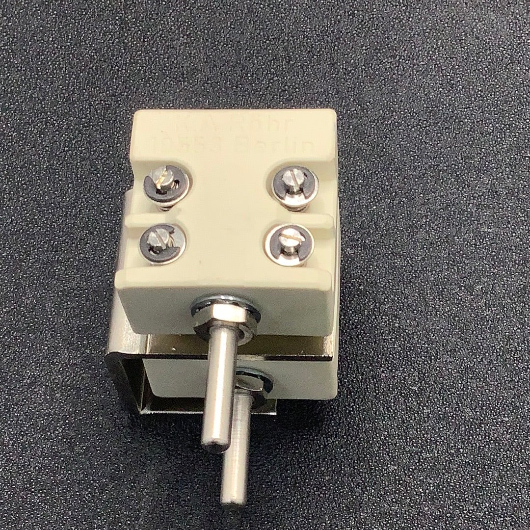 AMAT-0190-89000 - K A ROHR - G22 - 2 PIN CERAMIC LAMP BASE